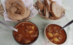 Tajemství dokonalého guláše tkví ve dvou ingrediencích - Cooky.cz