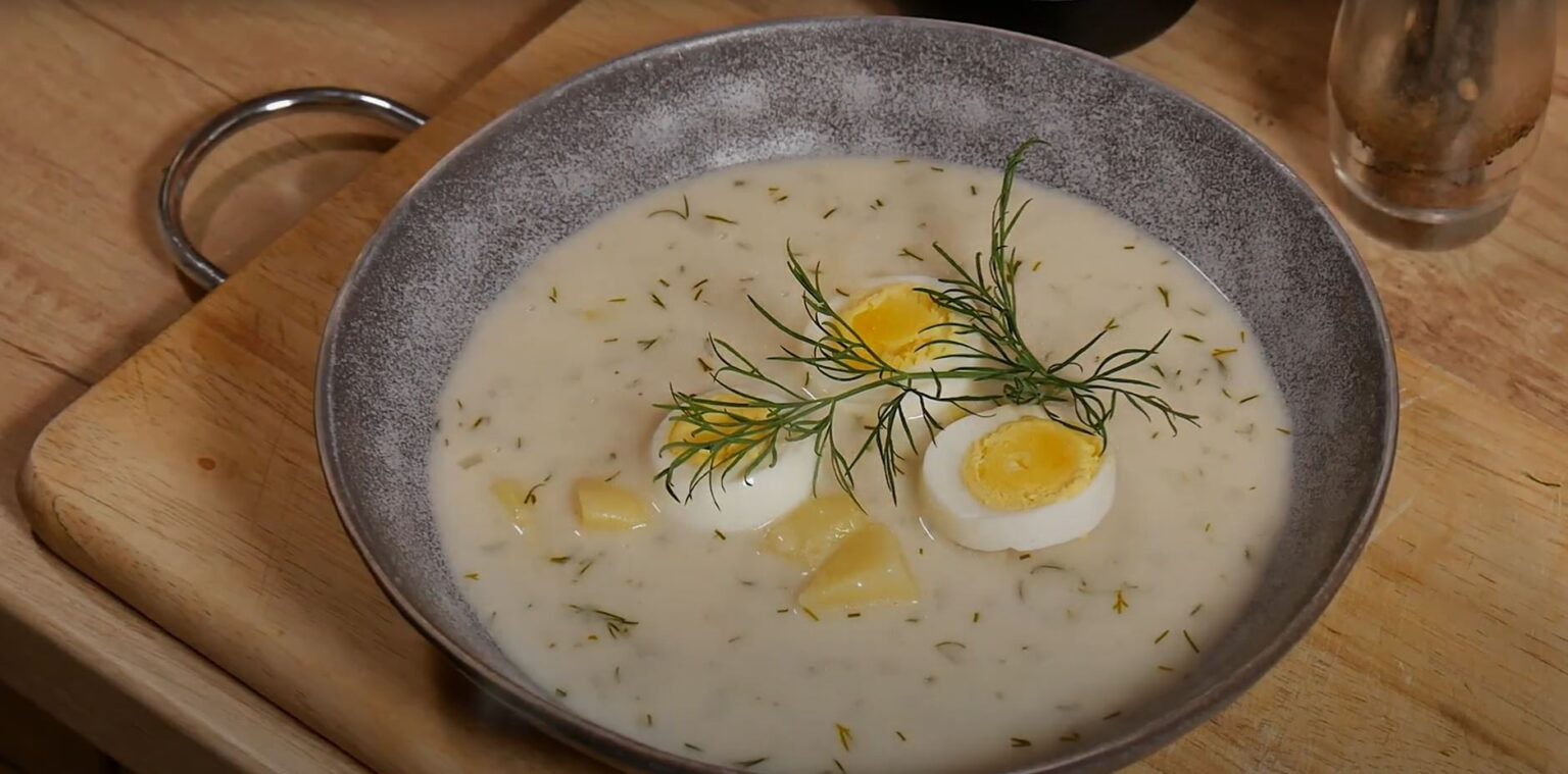 Kyselka: bílá kyselá polévka s vejcem, bramborami a mlékem - Cooky.cz