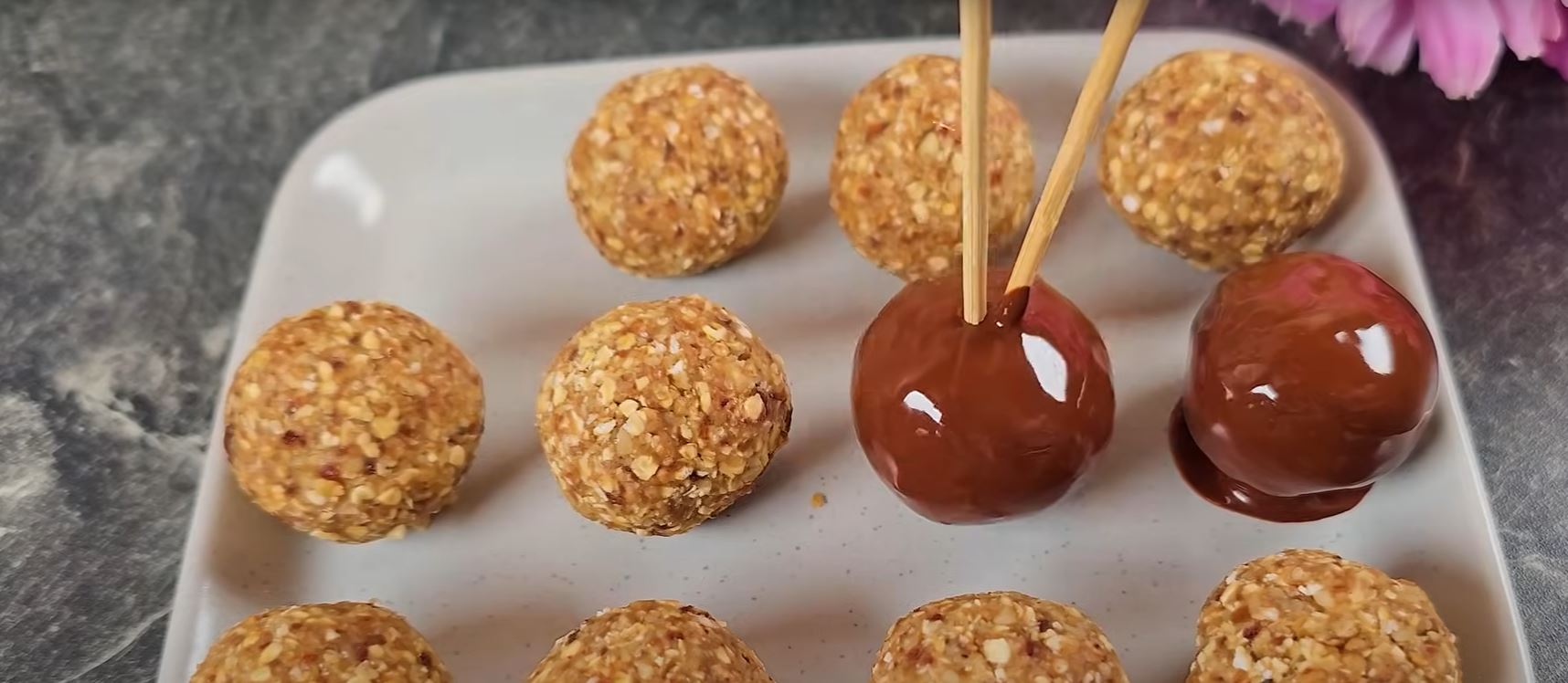 Nepečený dezert z datlí a ovesných vloček za 5 minut - Cooky.cz