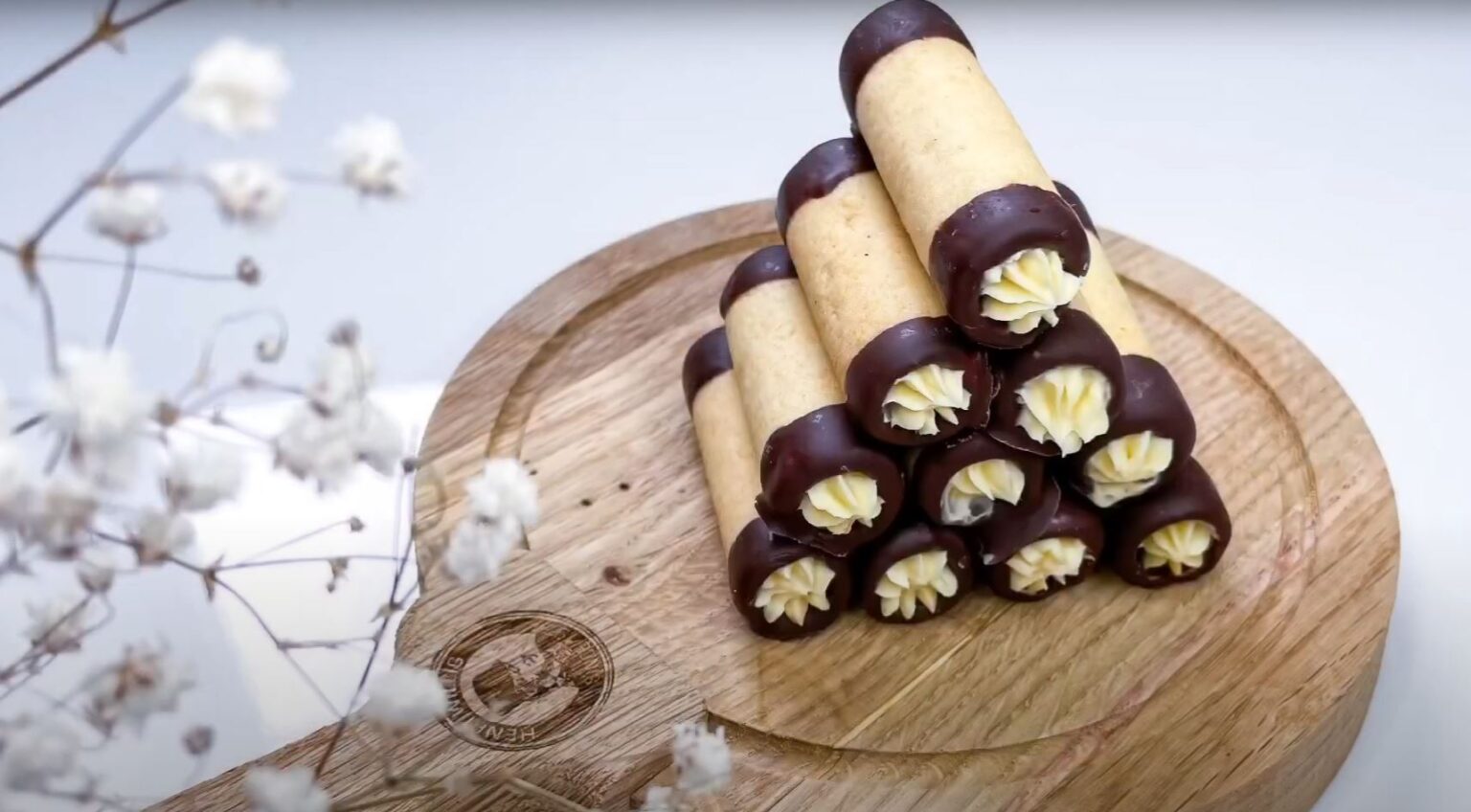 Medové trubičky plněné vanilkovým krémem - dokonalé cukroví - Cooky.cz