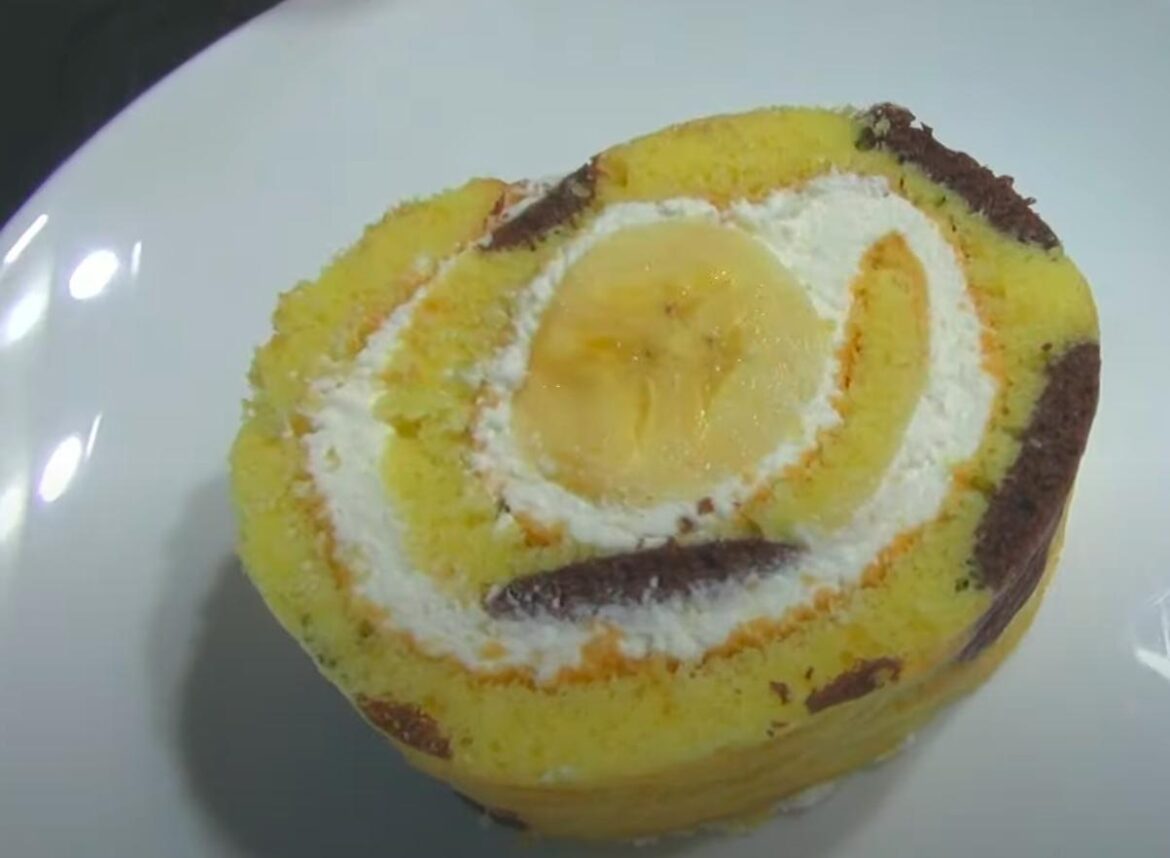 Banánová roláda s tvarohovým krémem: nadýchaná dobrota, která zmizí ze ...