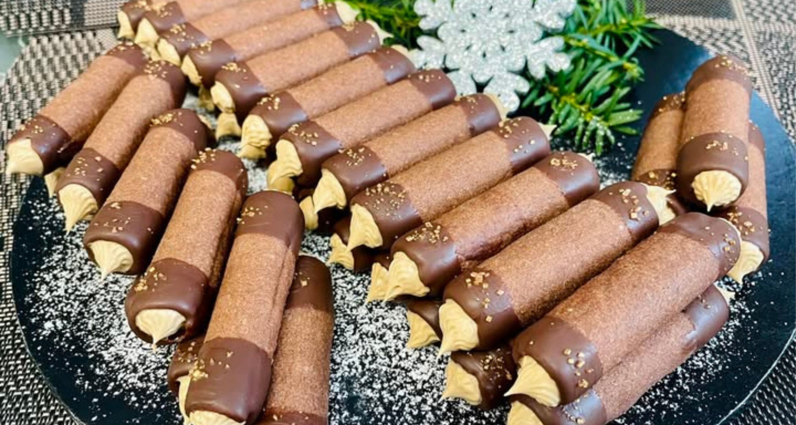 Kakaové trubičky plněné máslovým lotuskovým krémem - cukrářský skvost