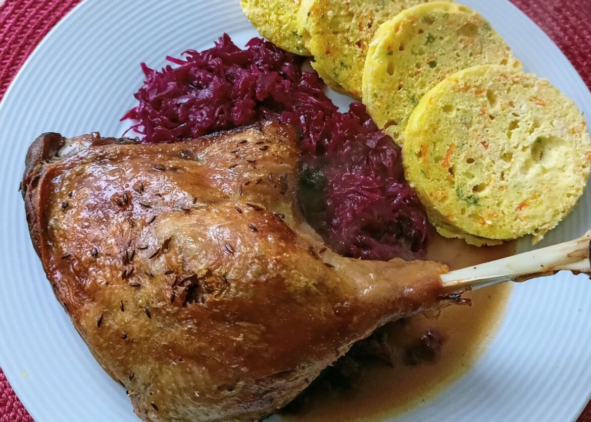 Dozlatova pečená husa s lučinovým knedlíkem, která nemusí být jen na ...