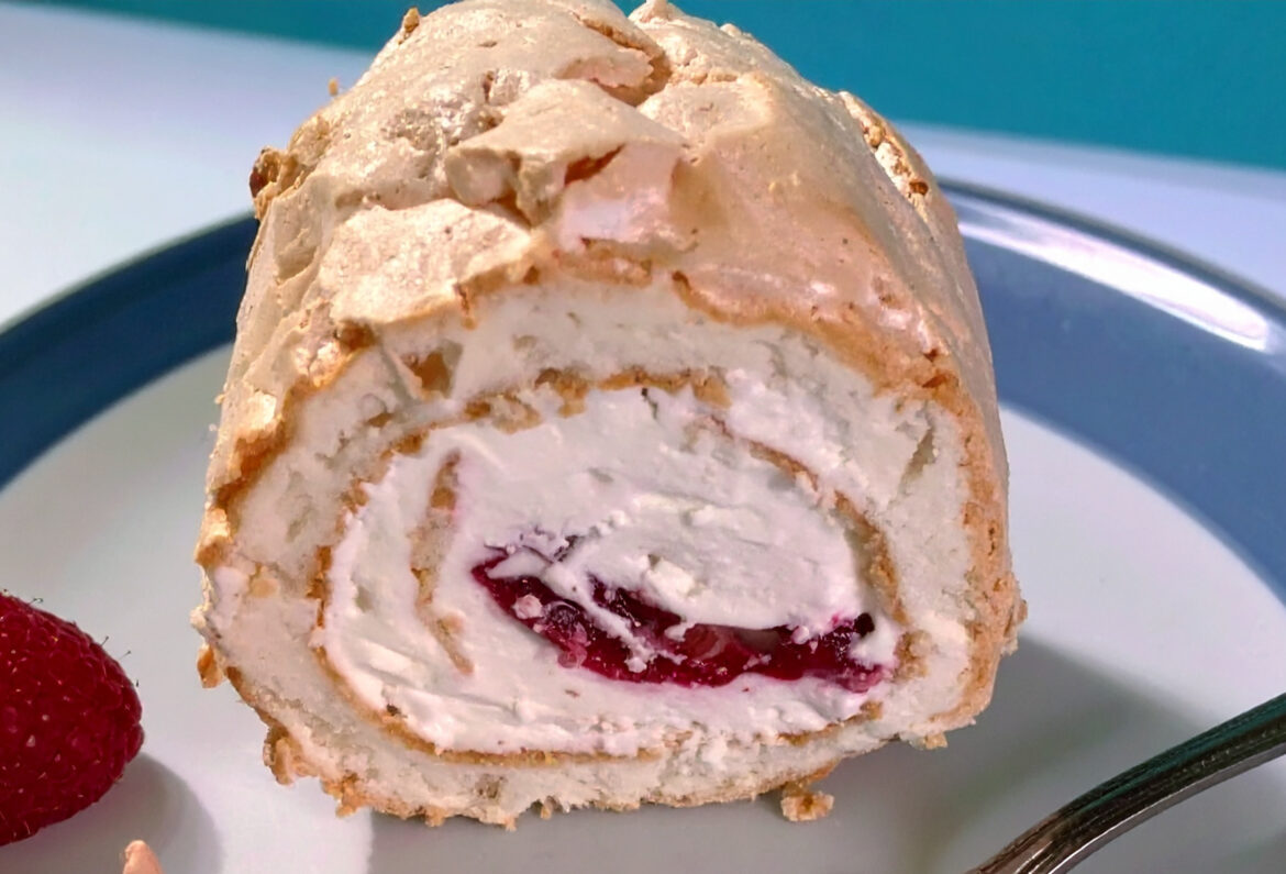 Mimořádná bezé (meringue) roláda se šlehačkou a ovocem: Lehký zákusek ...