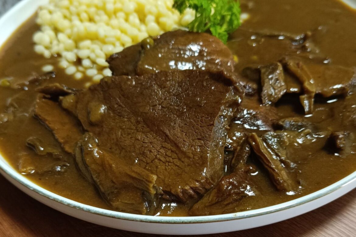 Hovězí na houbách s domácí tarhoňou: Vůně lesa na talíři - Cooky.cz