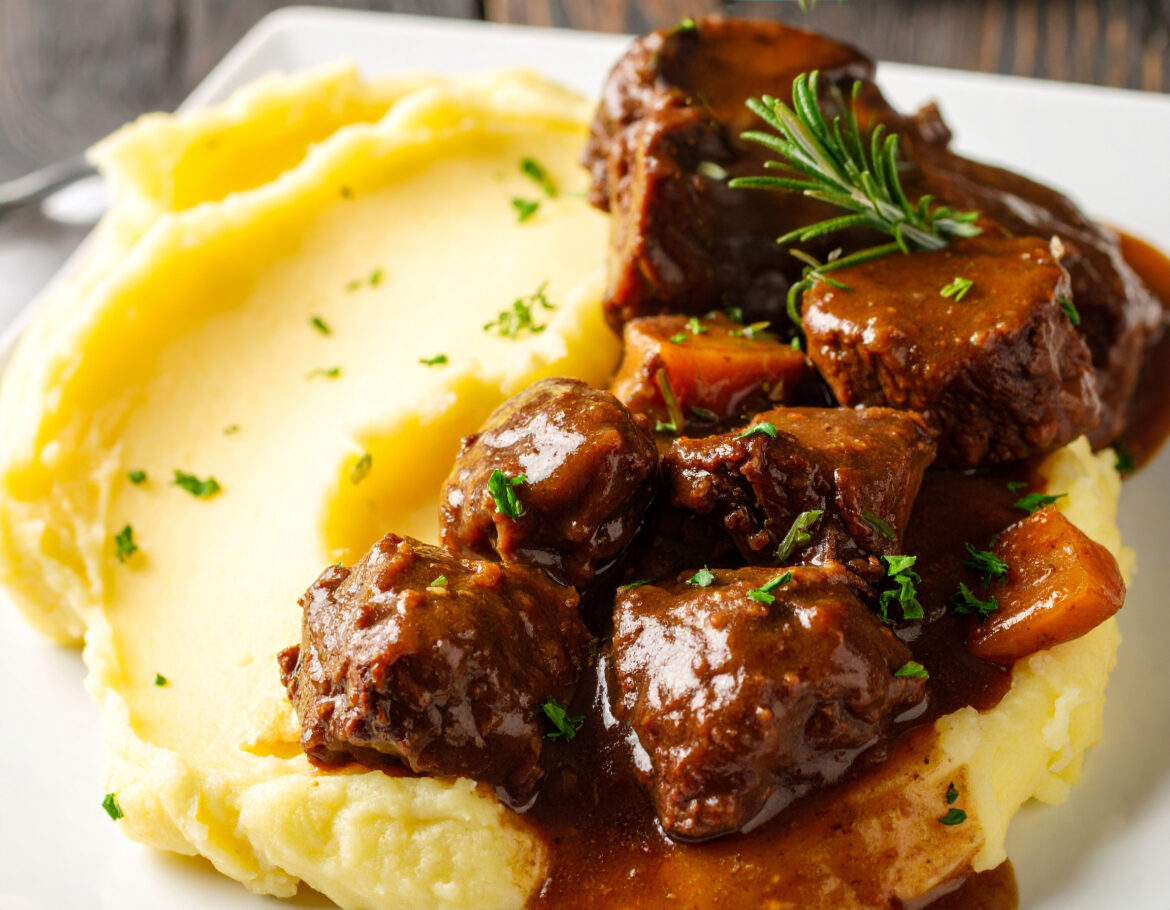 Hovězí po burgundsku nebo Boeuf Bourguignon - Cooky.cz
