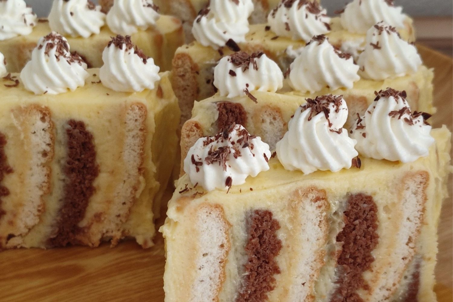 Nepečené Be-Be řezy s jemným vanilkovým krémem - Cooky.cz