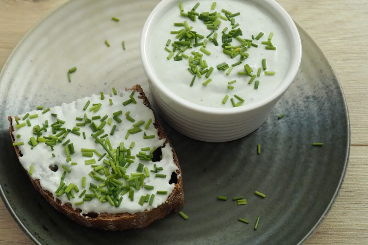 Jednoduchá a jemná nivová pomazánka ze 3 ingrediencí. Žádné zbytečnosti ...