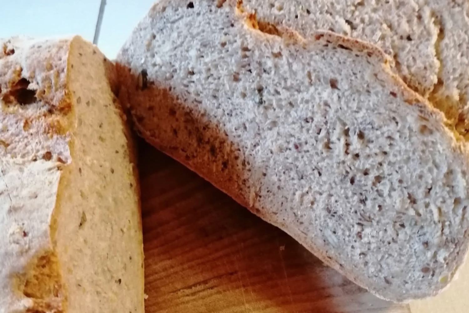 Domácí chléb pečený v hrnci: Jednoduchý a voňavý bochník - Cooky.cz